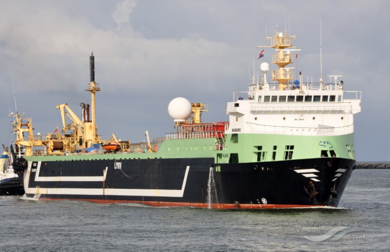 Irish republicans call for ban of 'mega-trawlers' as one fishes off ...