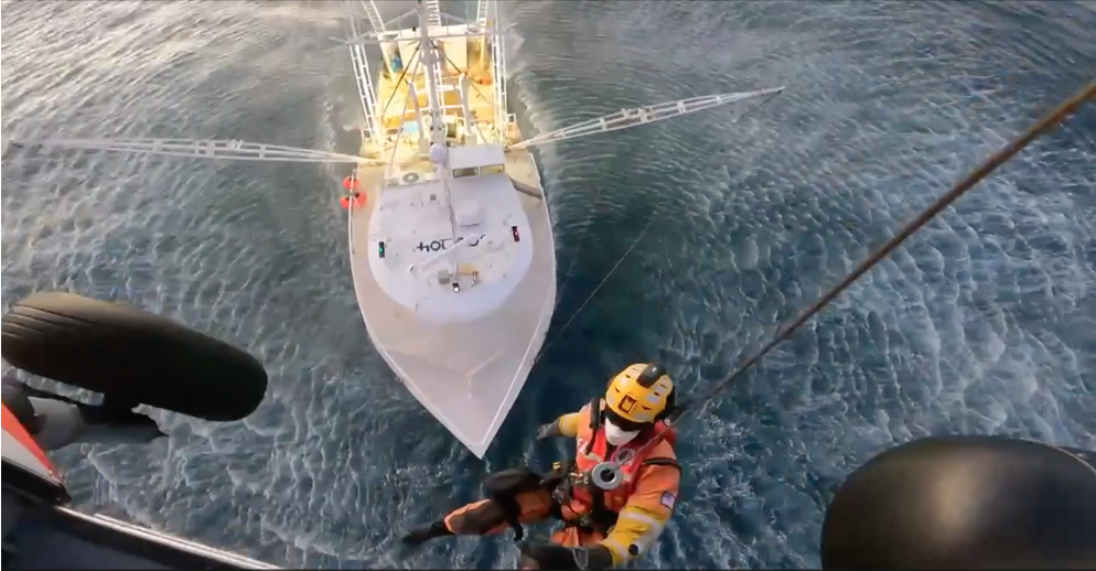Dramatic video brings Coast Guard rescue team into a 360 view ...