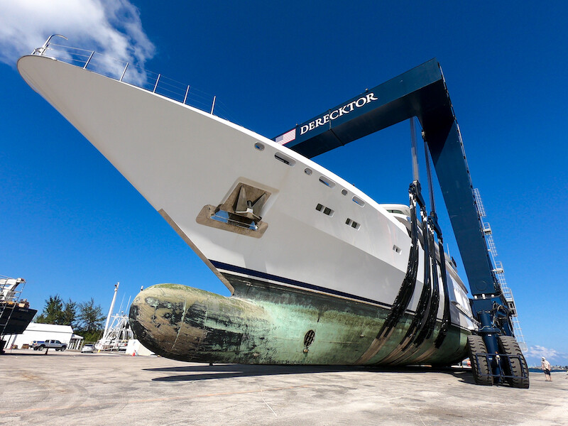 Derecktor sets record for largest strap lift yacht haul-out | WorkBoat